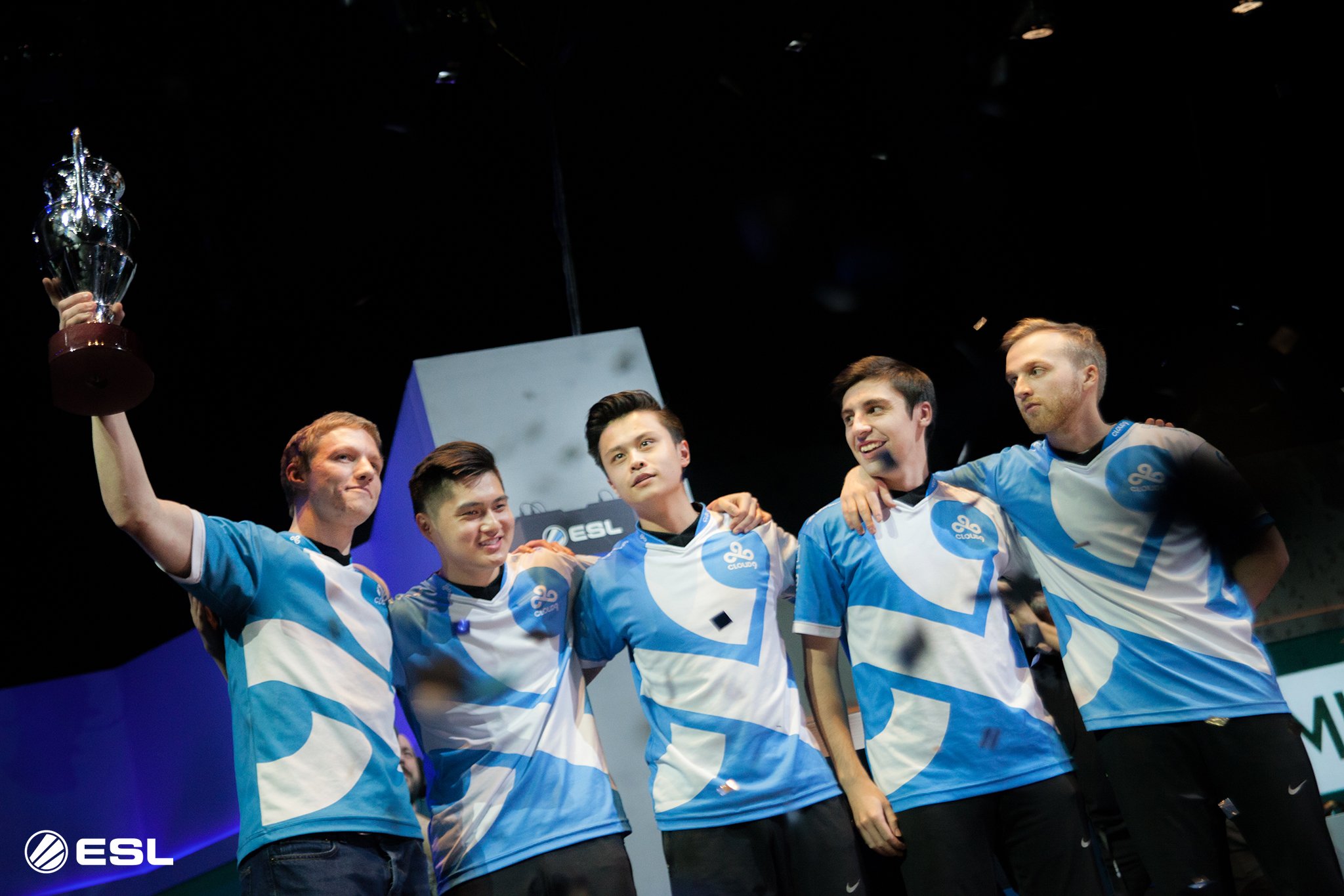 eSports Weekly 10/31/16 - MMOs.com